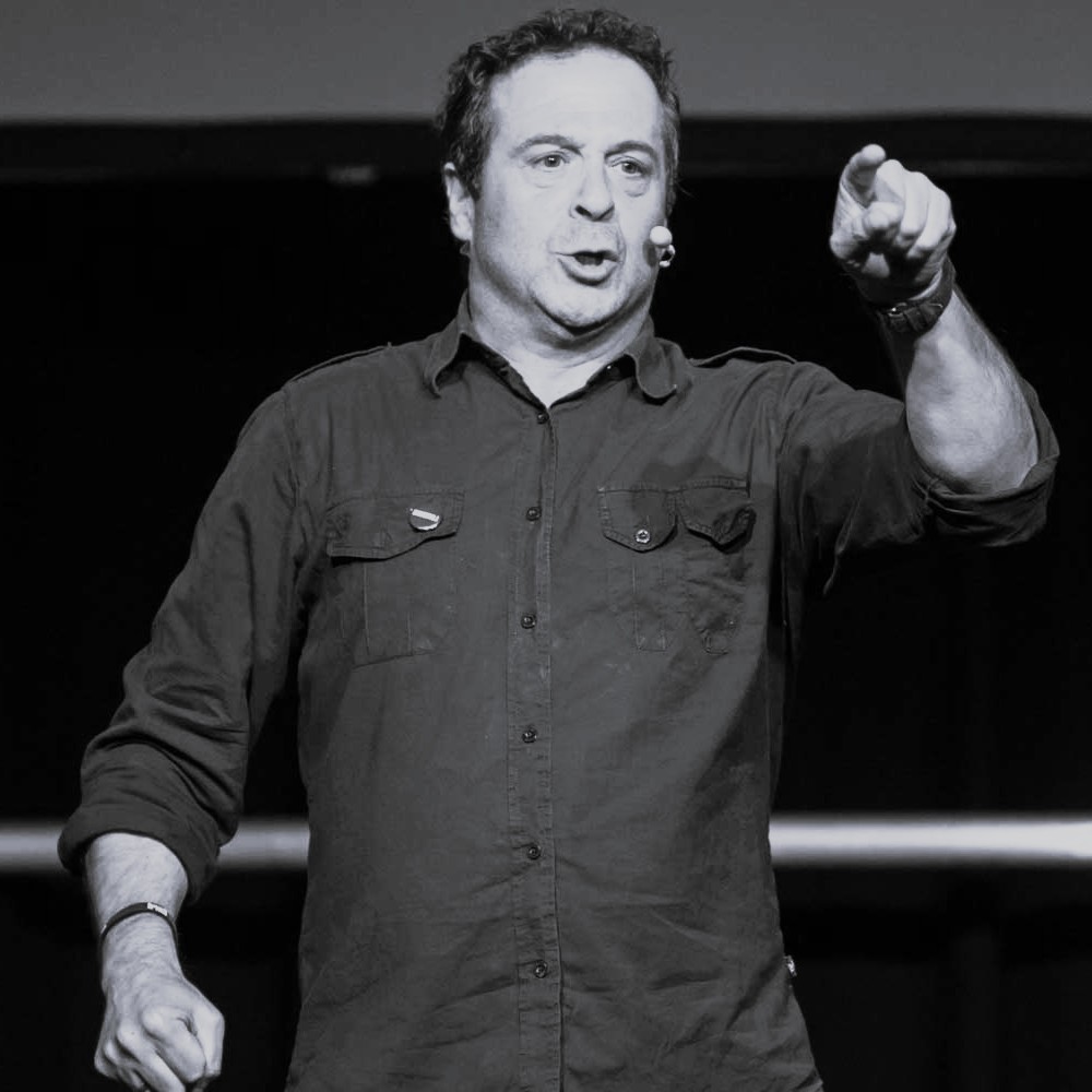 Mark Thomas: WD40 (2025) – CLOWNSTER.CO.UK